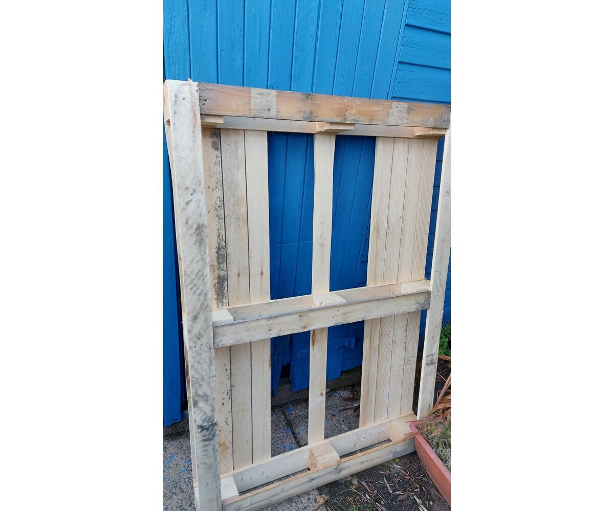 Pallet Bench for the Allotment - Jane Baxter Art